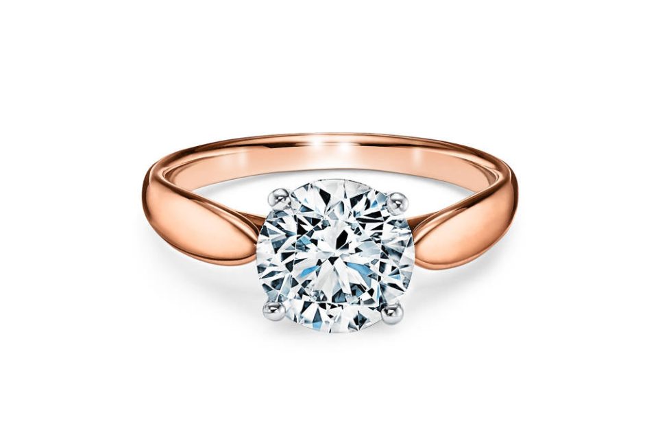 Choosing A Round Cut Diamond Engagement Ring: Top 10 Tips