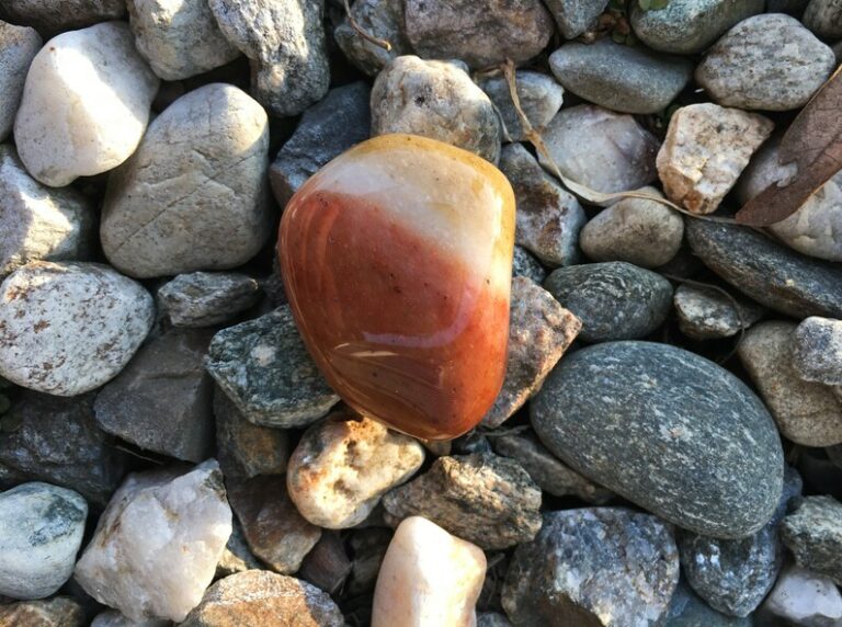 Red Quartzite Meanings, Properties, Benefits and Powers